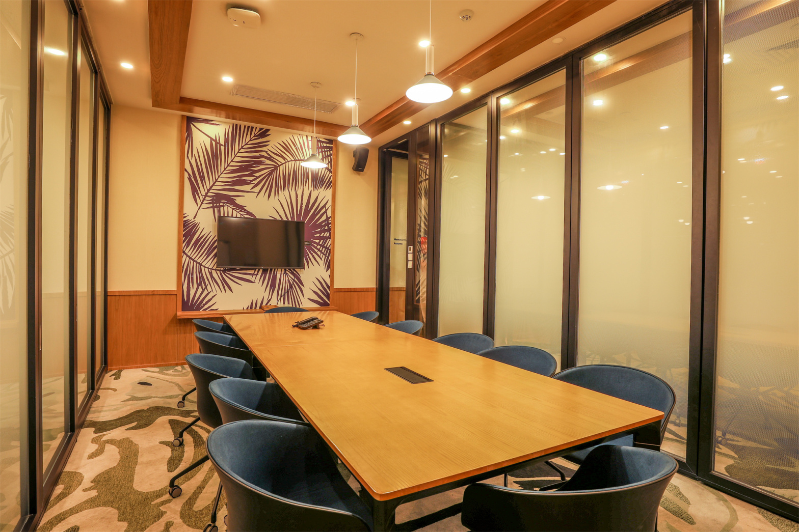 共享办公空间_工位_会议室_出租-CPASS旅行办公